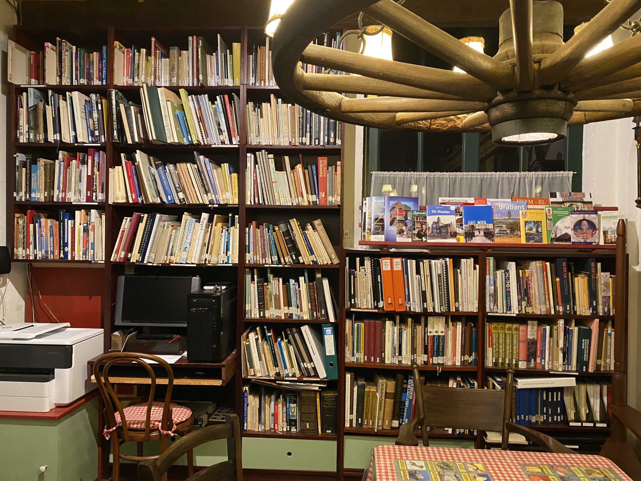 Bibliotheek - Heemkundekring Carel de Roy